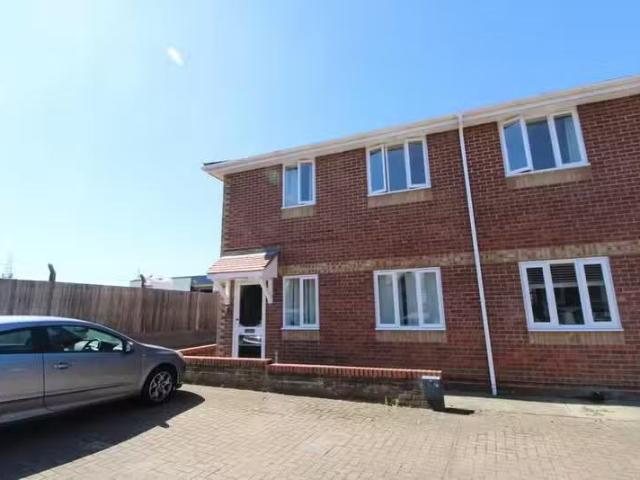 Nice 1 BA 2 bedroom maisonette for rent in Westminster Court.