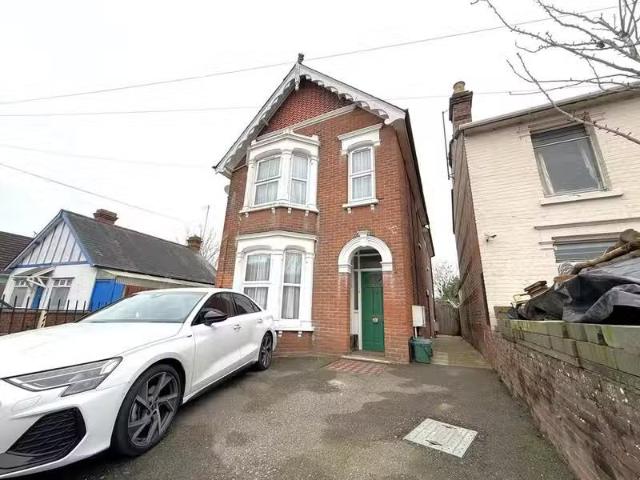 Unique 1 BA 2 bedroom maisonette for rent in Greenstead Road.