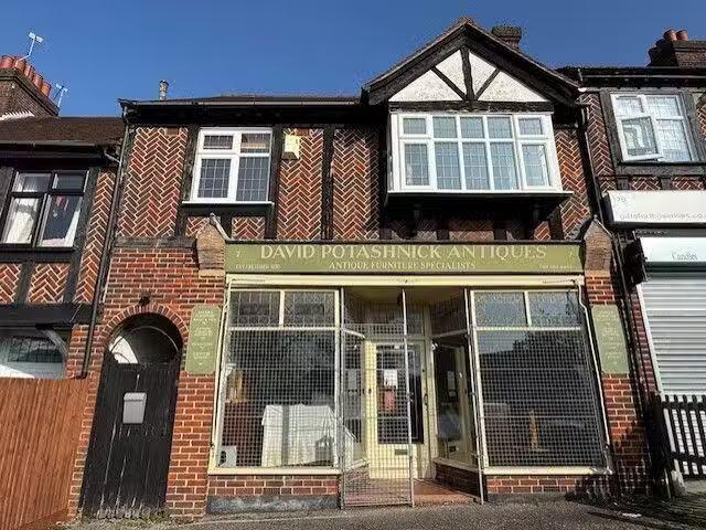 Unique 1 BA 2 bedroom maisonette for rent in Stoats Nest Road.