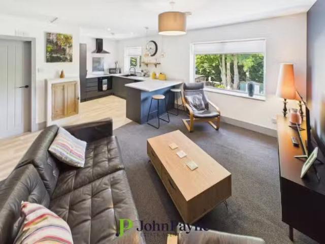 Unique 1 BA 2 bedroom maisonette for rent in Sunnybank Avenue.