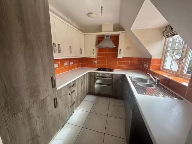 Cozy 1 BA 2 bedroom mews property for rent in East Close, Bury.