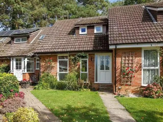For Rent! 1 BA 2 bedroom Mid Terrace House to rent, Batchelors.