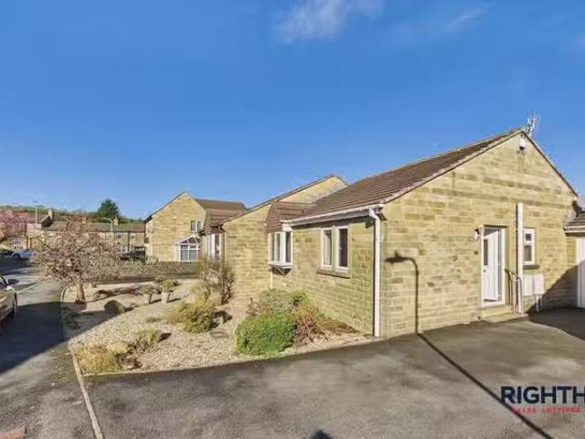 Charming 1 BA 2 bedroom semi detached bungalow for rent in Mea.
