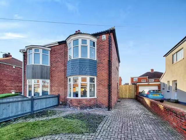 Nice 1 BA 2 bedroom Semi Detached House to rent, Nidsdale Aven.