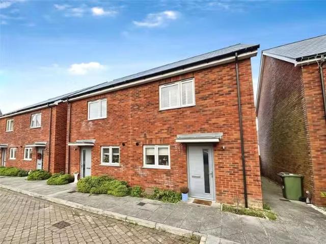 Cheap 1 BA 2 bedroom Semi Detached House to rent, Golding Road.