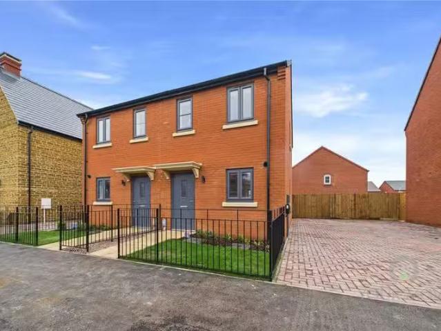 Cheap 1 BA 2 bedroom Semi Detached House to rent, Hanafey Way.