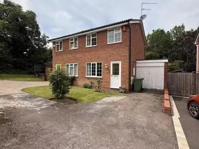 Unique 1 BA 2 bedroom semi detached house for rent in 31 Stone.