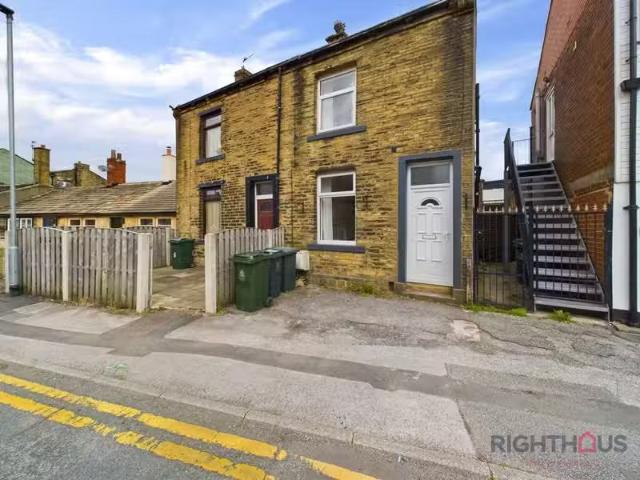 Rental! 1 BA 2 bedroom semi detached house for rent in Upper G.