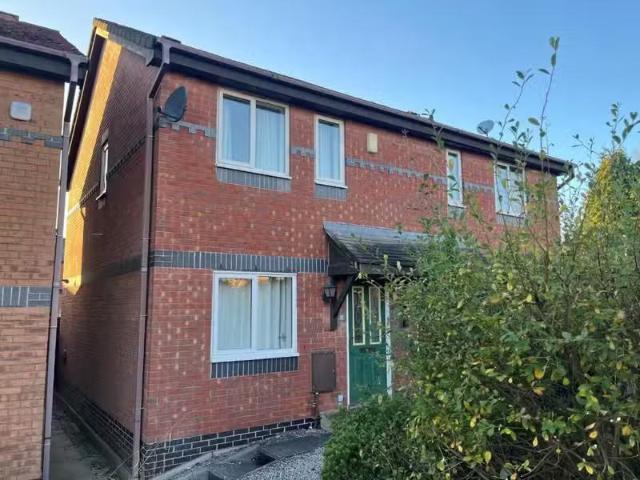 Rental! 1 BA 2 bedroom semi detached house for rent in Aviemor.