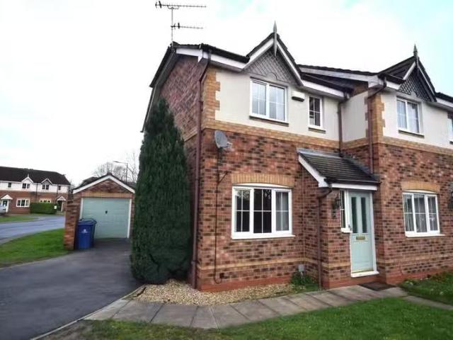 Nice 1 BA 2 bedroom semi detached house for rent in Brayford R.