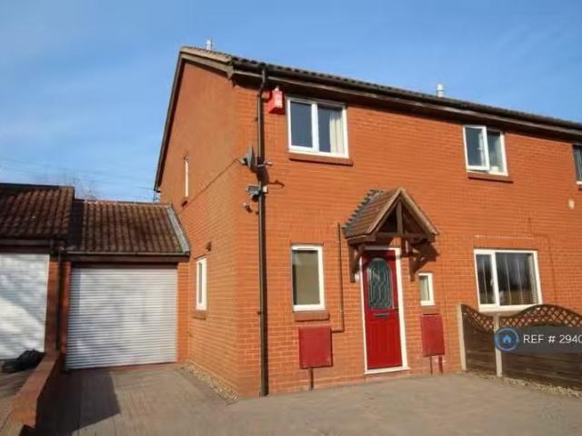 Unique 1 BA 2 bedroom semi detached house for rent in Carters.