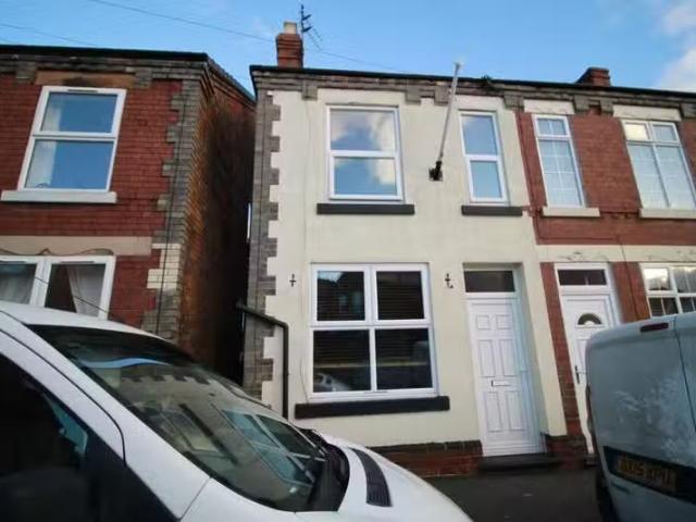 Nice 1 BA 2 bedroom semi detached house for rent in Fowler Str.