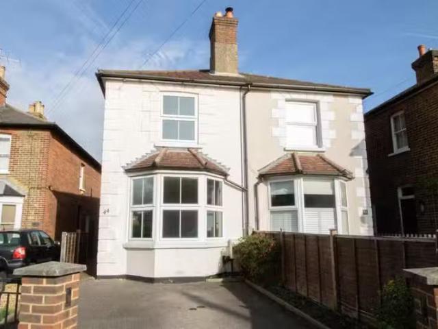 Charming 1 BA 2 bedroom semi detached house for rent in Joseph.