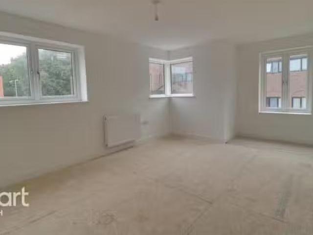 Nice 1 BA 2 bedroom semi detached house for rent in Rope Walk.