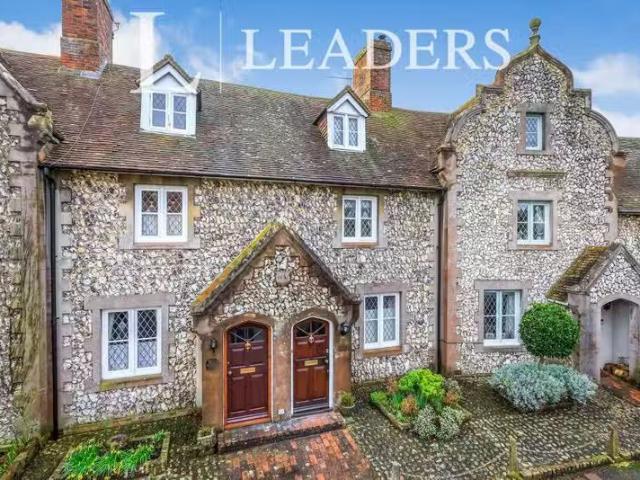 Deal! 1 BA 2 bedroom terraced house for rent in Church Street.
