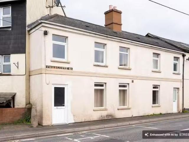 Just in! 1 BA 2 bedroom terraced house for rent in Charlotte S.