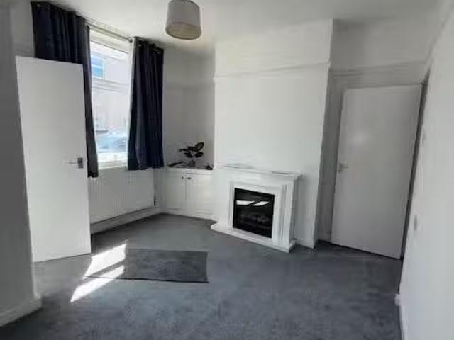 New 1 BA 2 bedroom terraced house for rent in Abercorn Street.