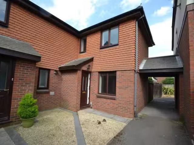 Cozy 1 BA 2 bedroom terraced house for rent in Baiter Park, BH15