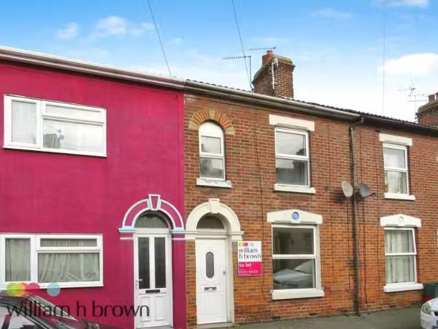 Unique 1 BA 2 bedroom terraced house for rent in Garland Road.