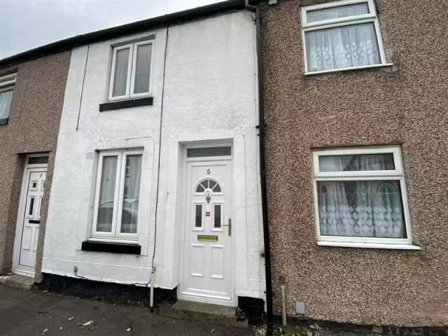 Deal! 1 BA 2 bedroom terraced house for rent in Gladstone Stre.