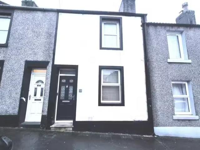 Cheap 1 BA 2 bedroom terraced house for rent in Devonshire Str.