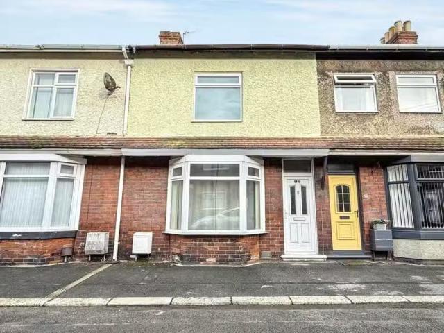 Cheap 1 BA 2 bedroom terraced house for rent in Dene Crescent.