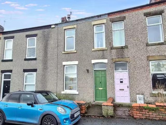 Just in! 1 BA 2 bedroom terraced house for rent in East View.