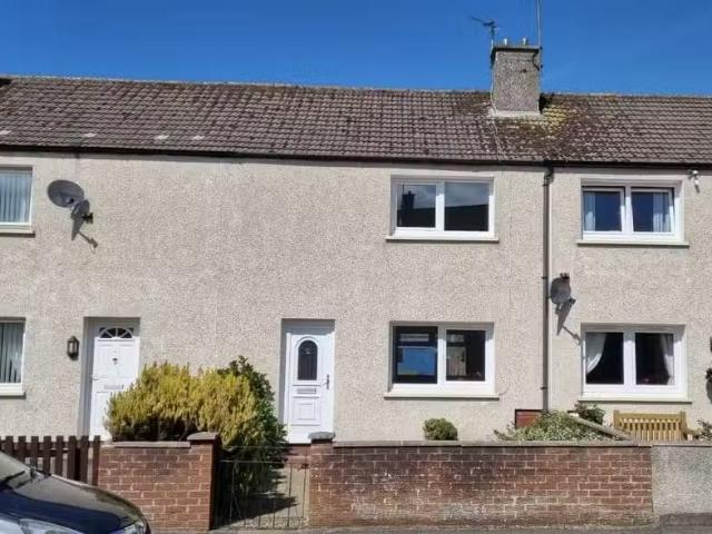 Just in! 1 BA 2 bedroom terraced house for rent in Fauldribbon.