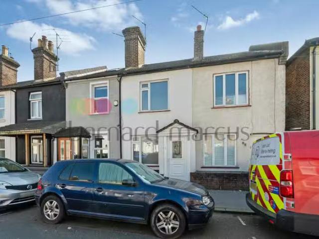 Cozy 1 BA 2 bedroom terraced house for rent in Keens Road, CRO.