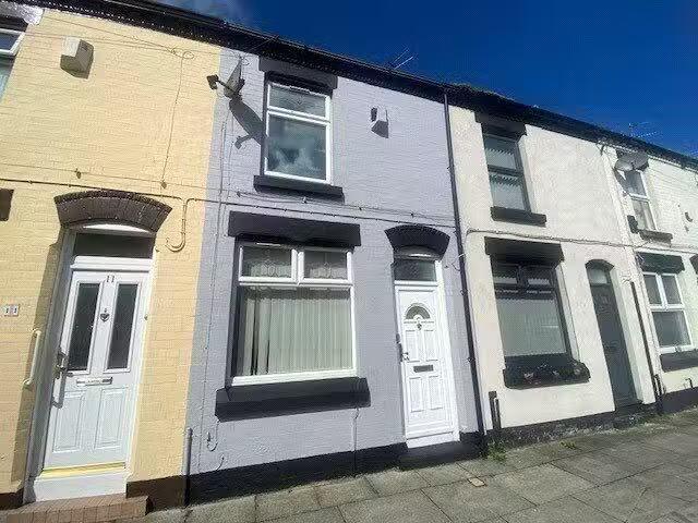 Deal! 1 BA 2 bedroom terraced house for rent in Hawkins Street.