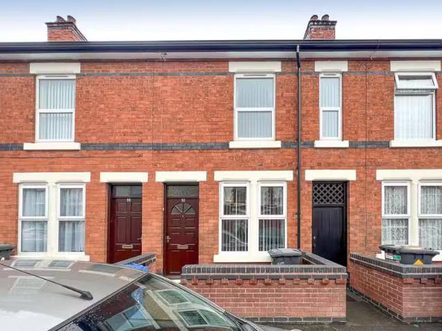 Cheap 1 BA 2 bedroom terraced house for rent in Hawthorn Stree.