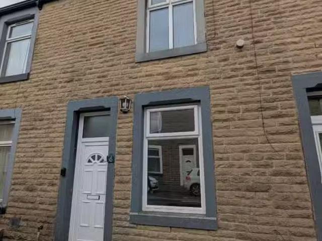 Unique 1 BA 2 bedroom terraced house for rent in Hunslet Stree.