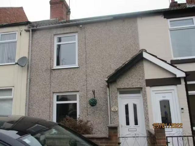 Unique 1 BA 2 bedroom terraced house for rent in Loscoe Grange.