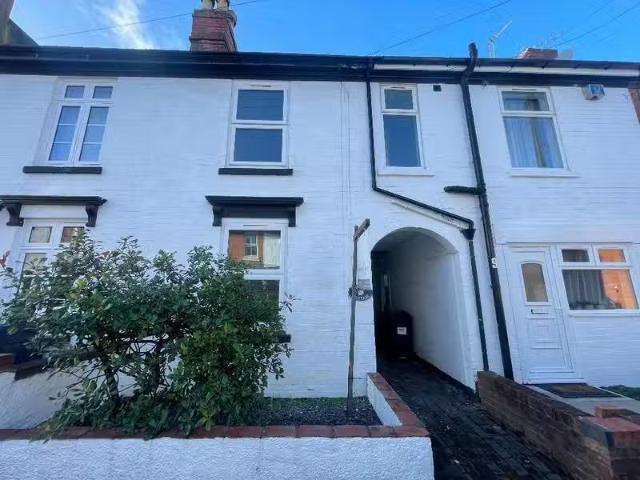 Unique 1 BA 2 bedroom terraced house for rent in South Street.