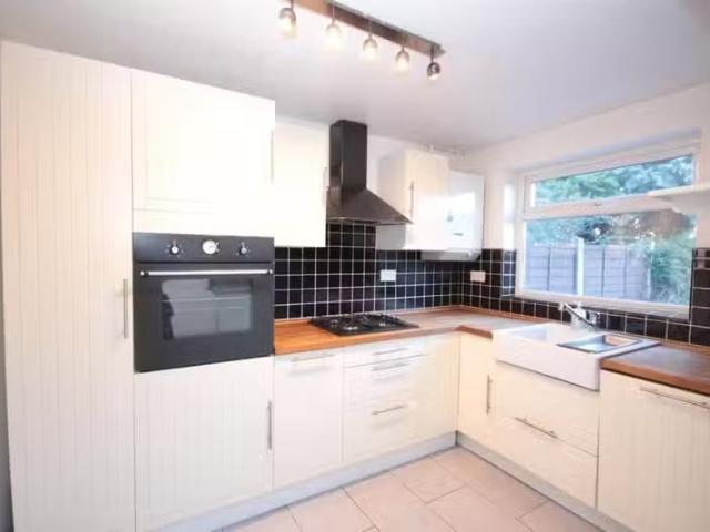 Unique 1 BA 2 bedroom terraced house for rent in Somerset Road.