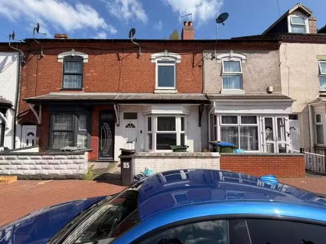 Unique 1 BA 2 bedroom terraced house for rent in Salisbury Roa.