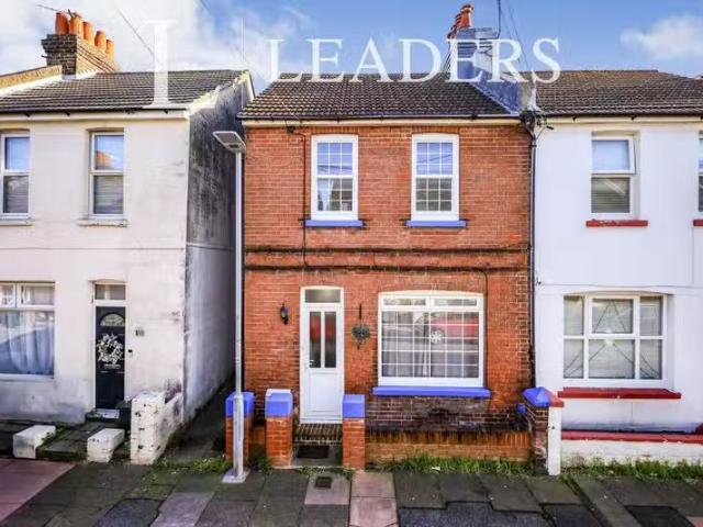 Rental! 1 BA 2 bedroom terraced house for rent in Sydney Road.