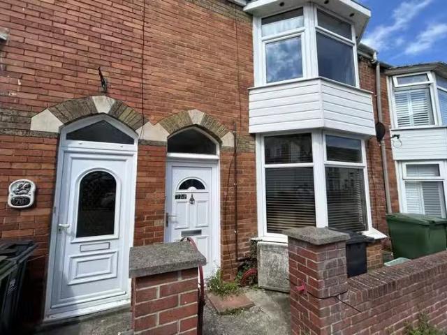 Just in! 1 BA 2 bedroom terraced house for rent in Weymouth, DT4