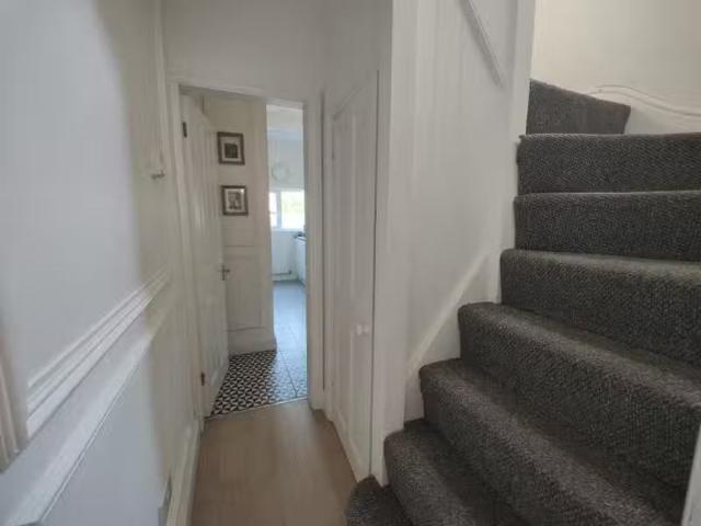 Cozy 1 BA 2 bedroom terraced house for rent in Westwood Road.