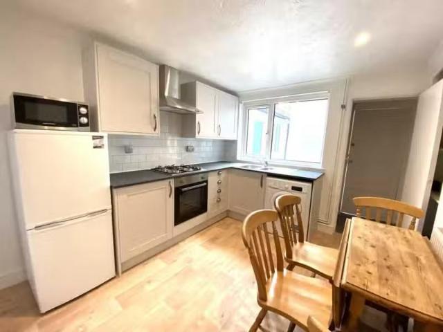 Charming 1 BA 2 bedroom terraced house for rent in Whitstable.