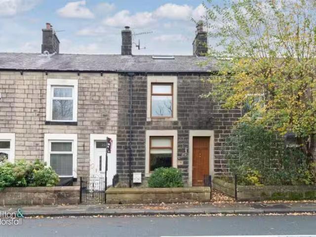 Charming 1 BA 2 bedroom terraced house for rent in Trawden Roa.