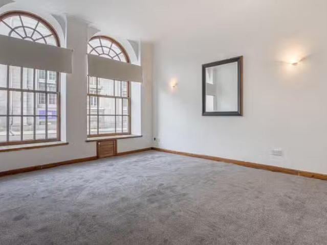 Cheap 1 BA 3 bedroom apartment for rent in King Street, Aberde.