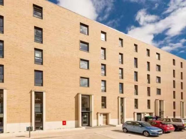 Deal! 1 BA 3 bedroom apartment for rent in 14 South Carron Wyn.