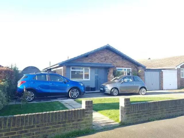 Just in! 1 BA 3 bedroom bungalow for rent in Marine Drive, Bis.