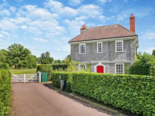 Just in! 1 BA 3 bedroom detached house for rent in Lower Lodge.