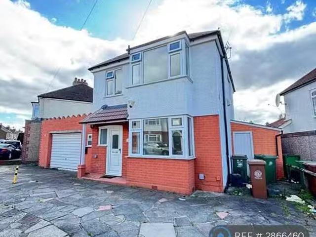 For Rent! 1 BA 3 bedroom detached house for rent in Longfellow.