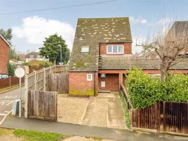 Cozy 1 BA 3 bedroom detached house for rent in Partridge Road.