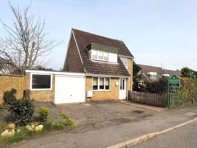 Rental! 1 BA 3 bedroom Detached House to rent, Moorfield Road.