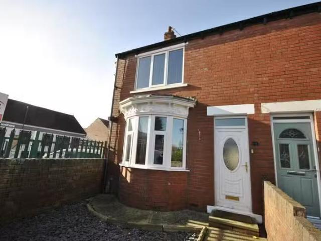 Nice 1 BA 3 bedroom end of terrace house for rent in Askern Ro.