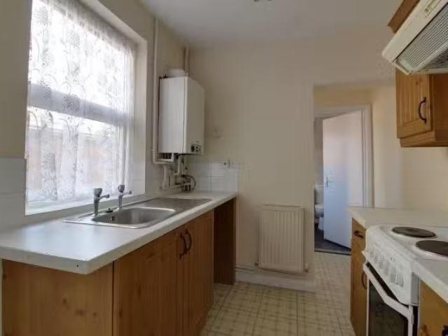 Cheap 1 BA 3 bedroom end of terrace house for rent in Bramford.